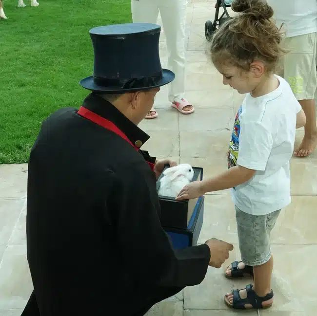 Hire Magician for birthday party in Dubai - Rentcrown